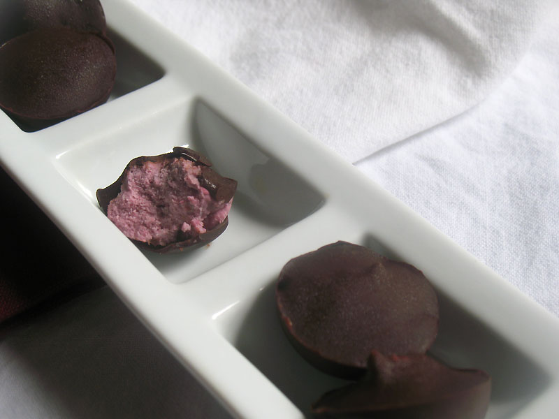 Cashew-Cream Filled Raspberry Chocolates | Lisa's Kitchen | Vegetarian ...