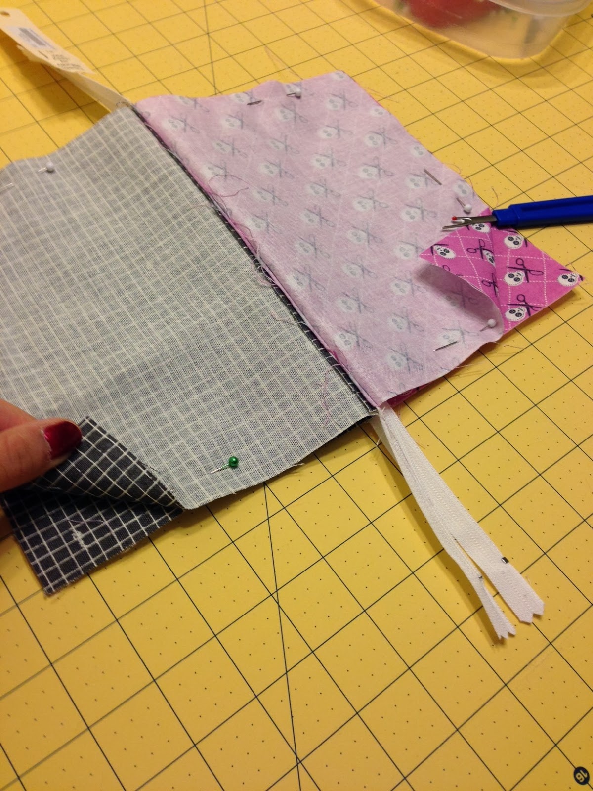 Simple Zipper Pouch Tutorial | Quilting in the Rain
