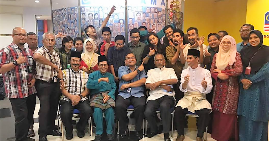 Bernamaians...: Meja Foto akhiri Syawal dengan rumah terbuka... Bernamaians...: Meja Foto akhiri Syawal dengan rumah terbuka...