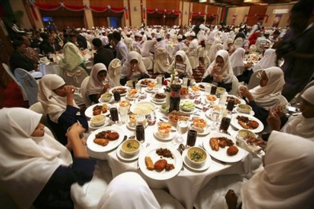 Islamic Table Manner ~ BPPI FEB UNS