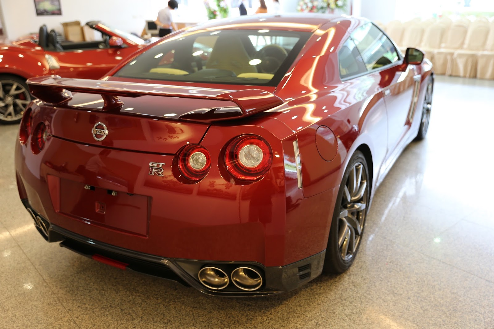 兜風歡樂時光: 參觀 NISSAN GTR & 370Z