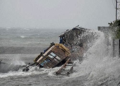World's strongest Typhoon Haiyan (Yolanda) kills 4,000 in Philippines!