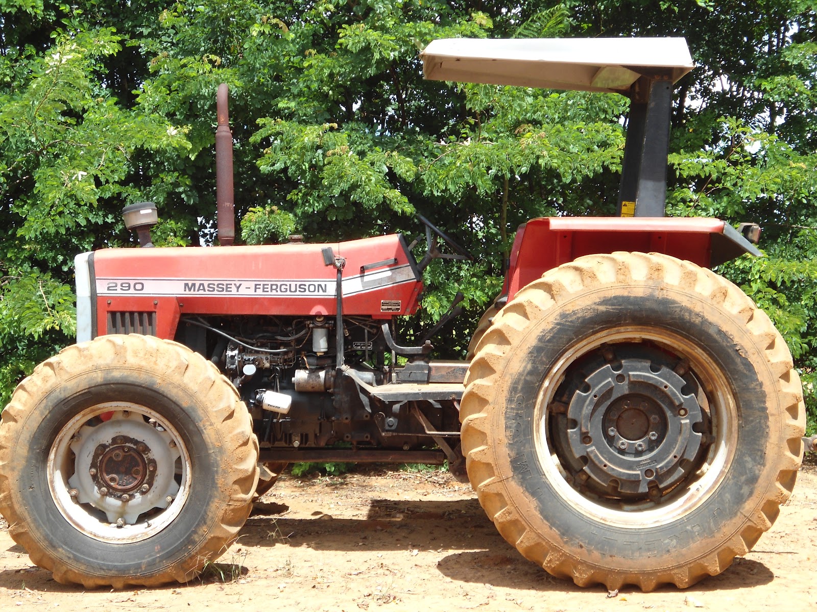maquinas e implementos agricolas: vende se trator 290 4x4 ano 2000
