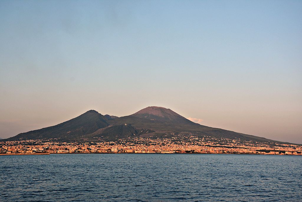 Un classico diverso: Plinio, il Vesuvio e... noi della II A!