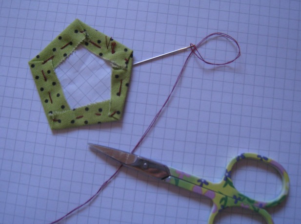 RosMadeMe: The Pentagon Balls Up? Or the Patchwork Ball Tutorial