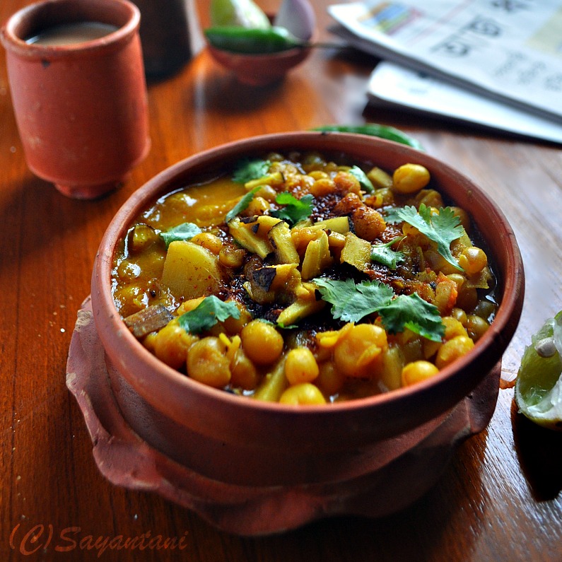 Narkel-er Niramish Ghugni (Yellow peas curry with Coconut) - A ...
