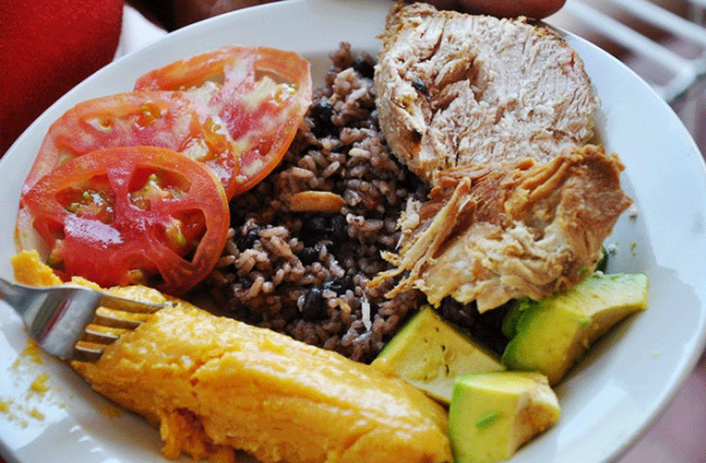 Con sabor a Cienfuegos: Un botón de muestra: platos típicos cubanos