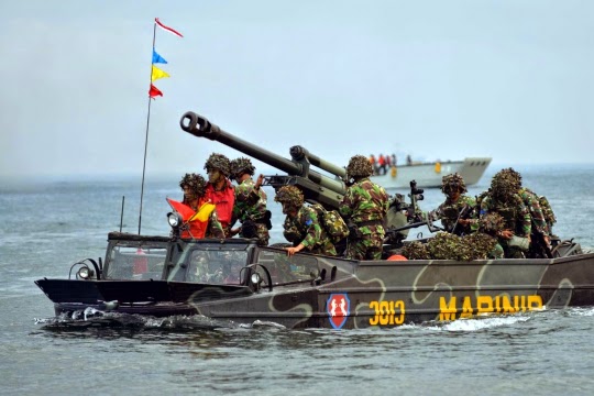 Garuda Militer: [Latgab 2014] Dahsyatnya tembakan Meriam Howitzer dan ...