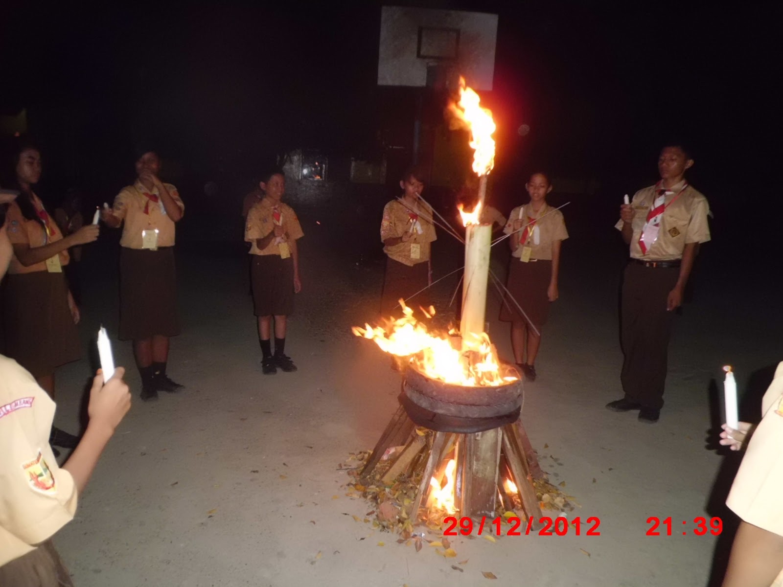 Triyanto.Blogspot.com: Upacara api unggun