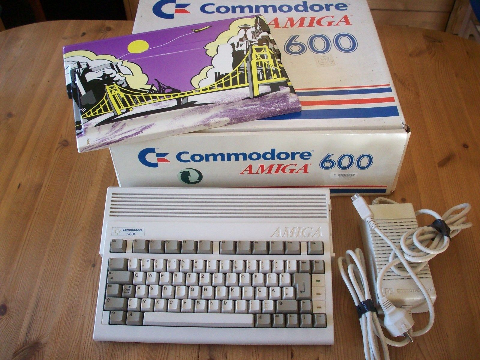 Retro Treasures: Shiny Commodore Amiga 600