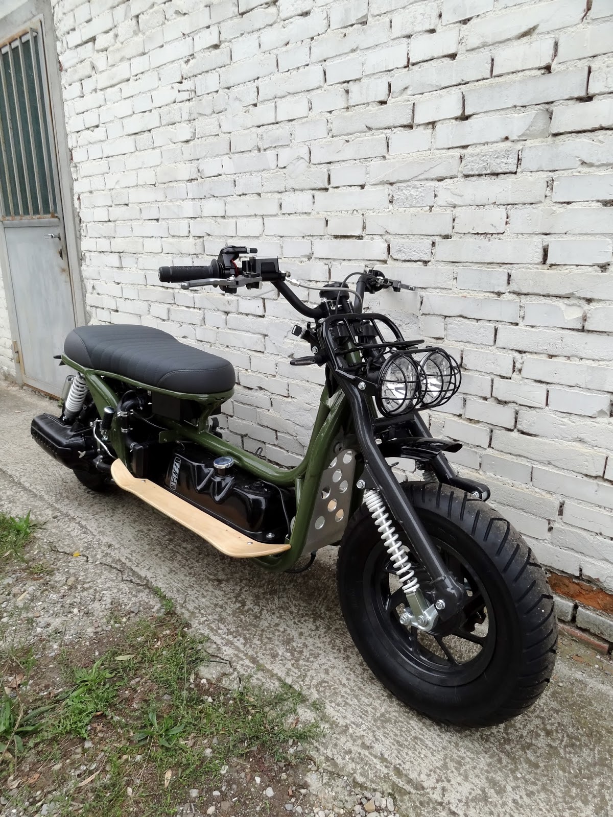 B.R.MoTo Art: HONDA CN 250 WAVE MILITARY GREEN EDITION BR051