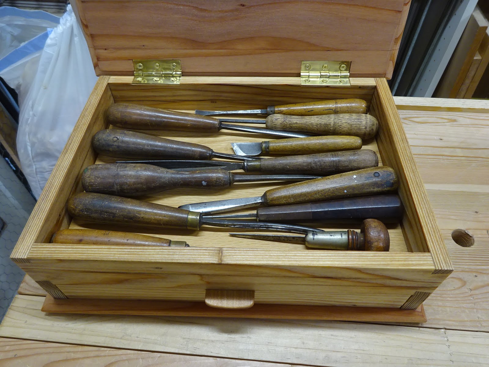 Woodworking in a Tiny Shop: Box for Carving Chisels