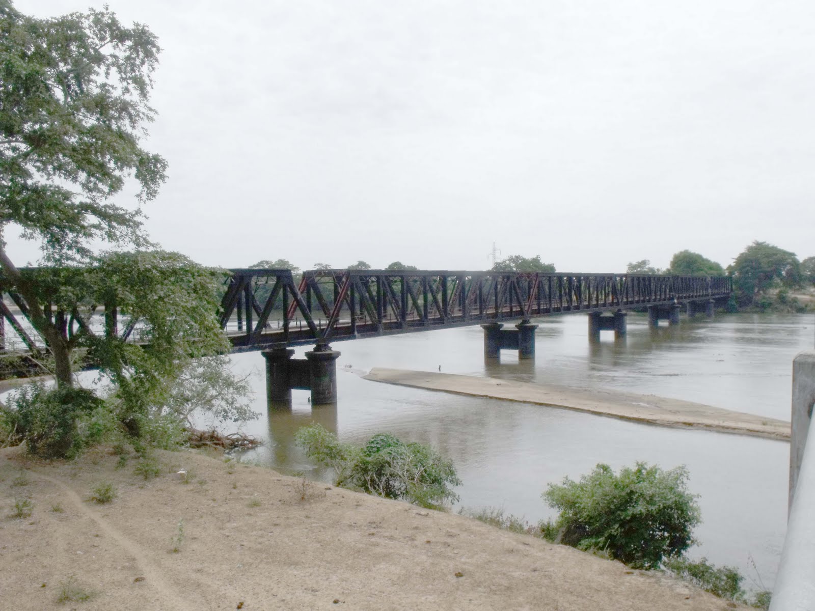 Images of Sri Lanka on blogspot.com: Old and new bridges at Manampitiya ...