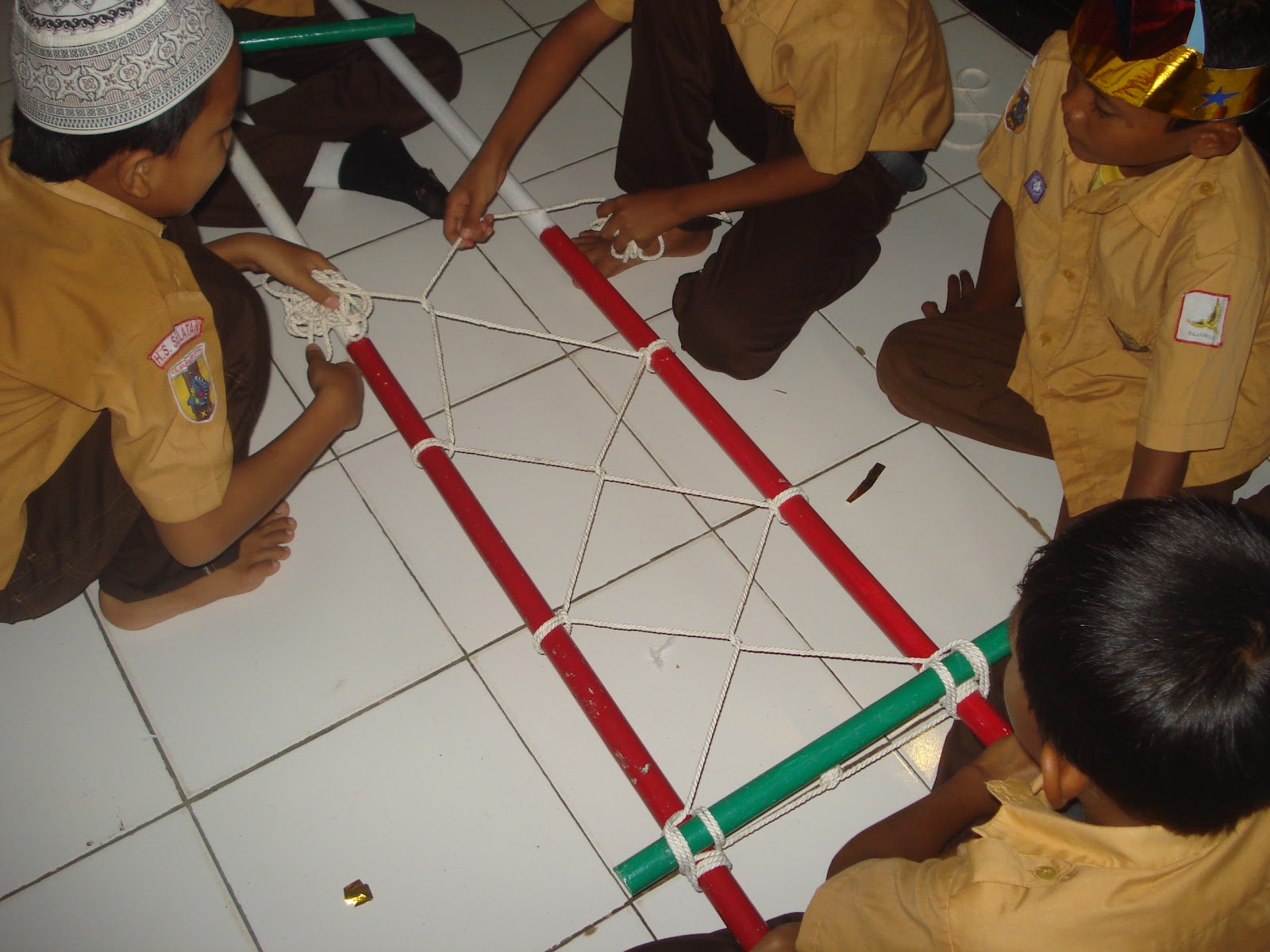 Cara Membuat Tandu (Dragbar)