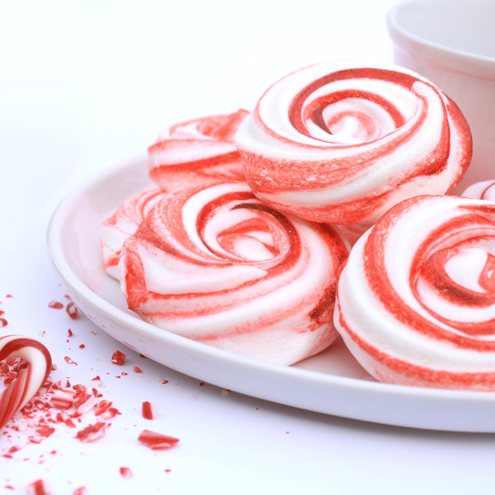 Peppermint Meringues for a Cookie Party