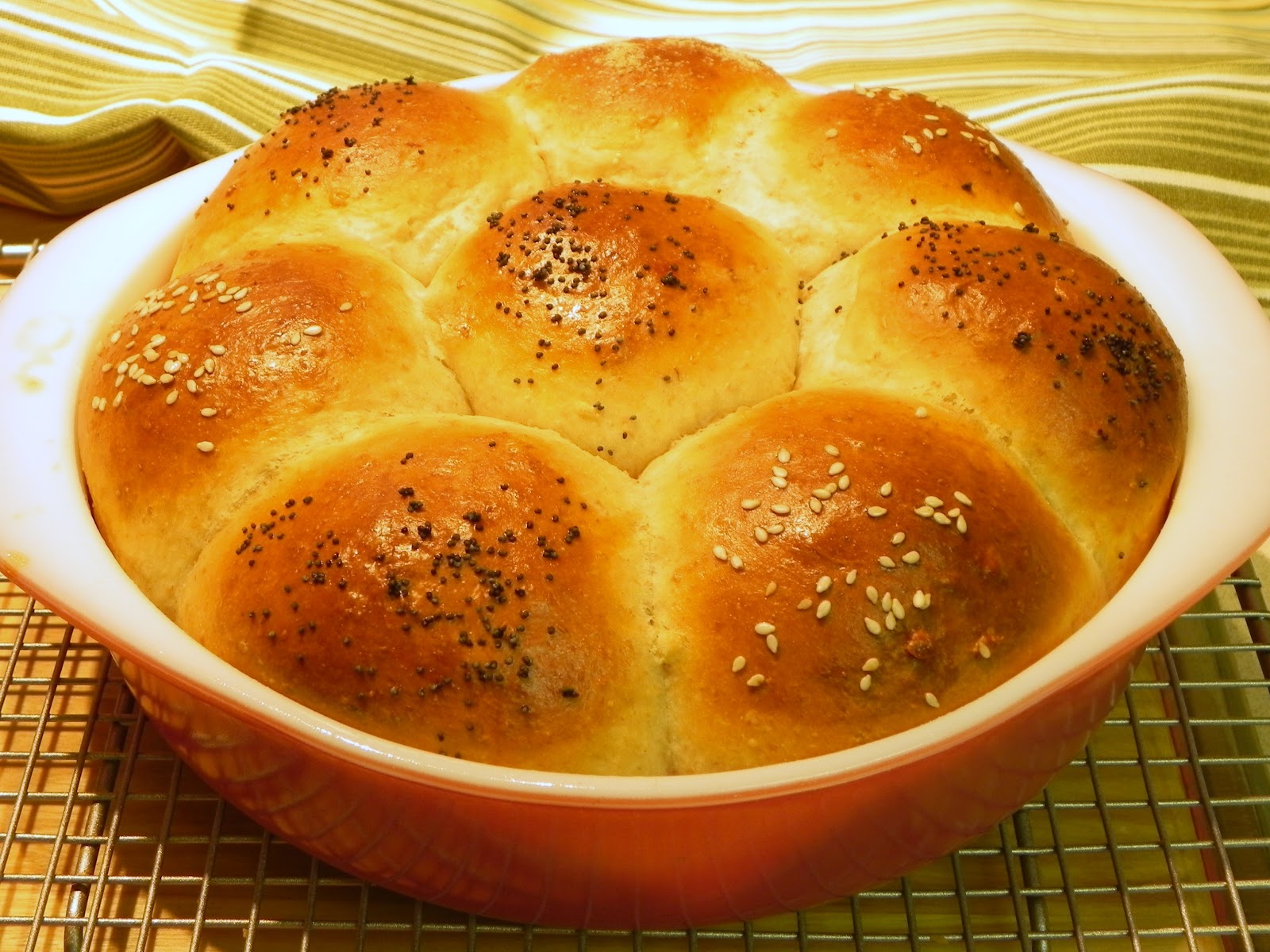 The Iowa Housewife: Multigrain Rolls