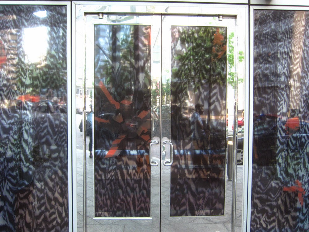 Ode Street Tribune: funky front doors at Rosslyn's Le Méridien
