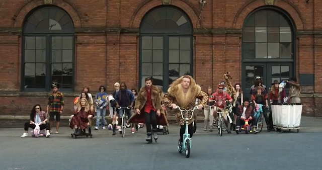 never stranded: New Video- Macklemore "Thrift Shop"