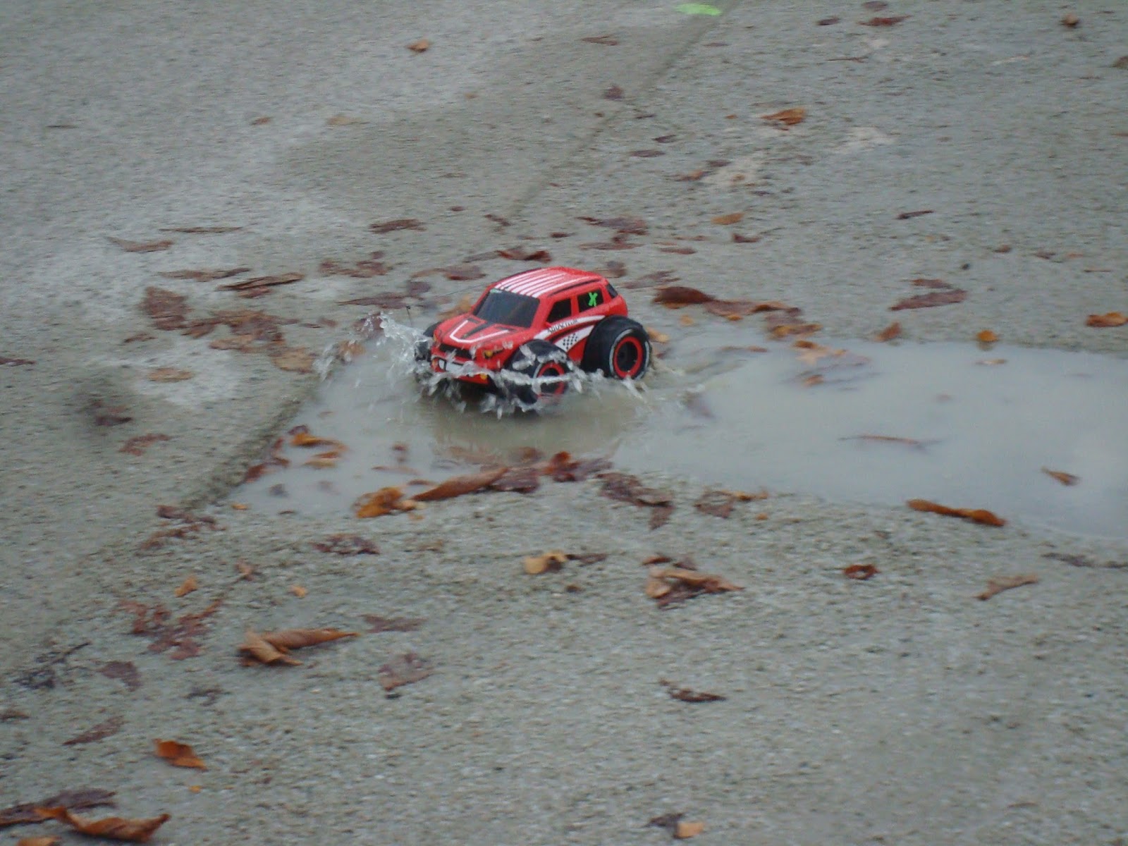 Ces doux moments: La voiture télécommandée Aqua Cyclone d’Exost by ...