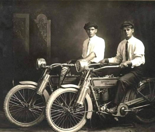 A Través del Uniberto: William Harley y Arthur Davidson, es decir ...