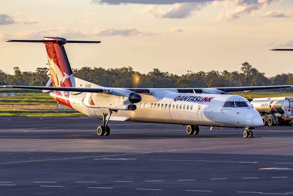Central Queensland Plane Spotting: QantasLink Dash-8-Q400 Next Gen VH ...
