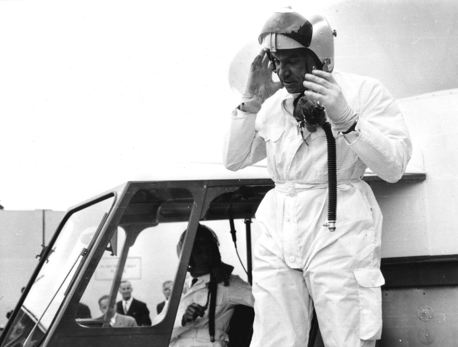 Test & Research Pilots, Flight Test Engineers: Lt Cdr Peter Melville ...