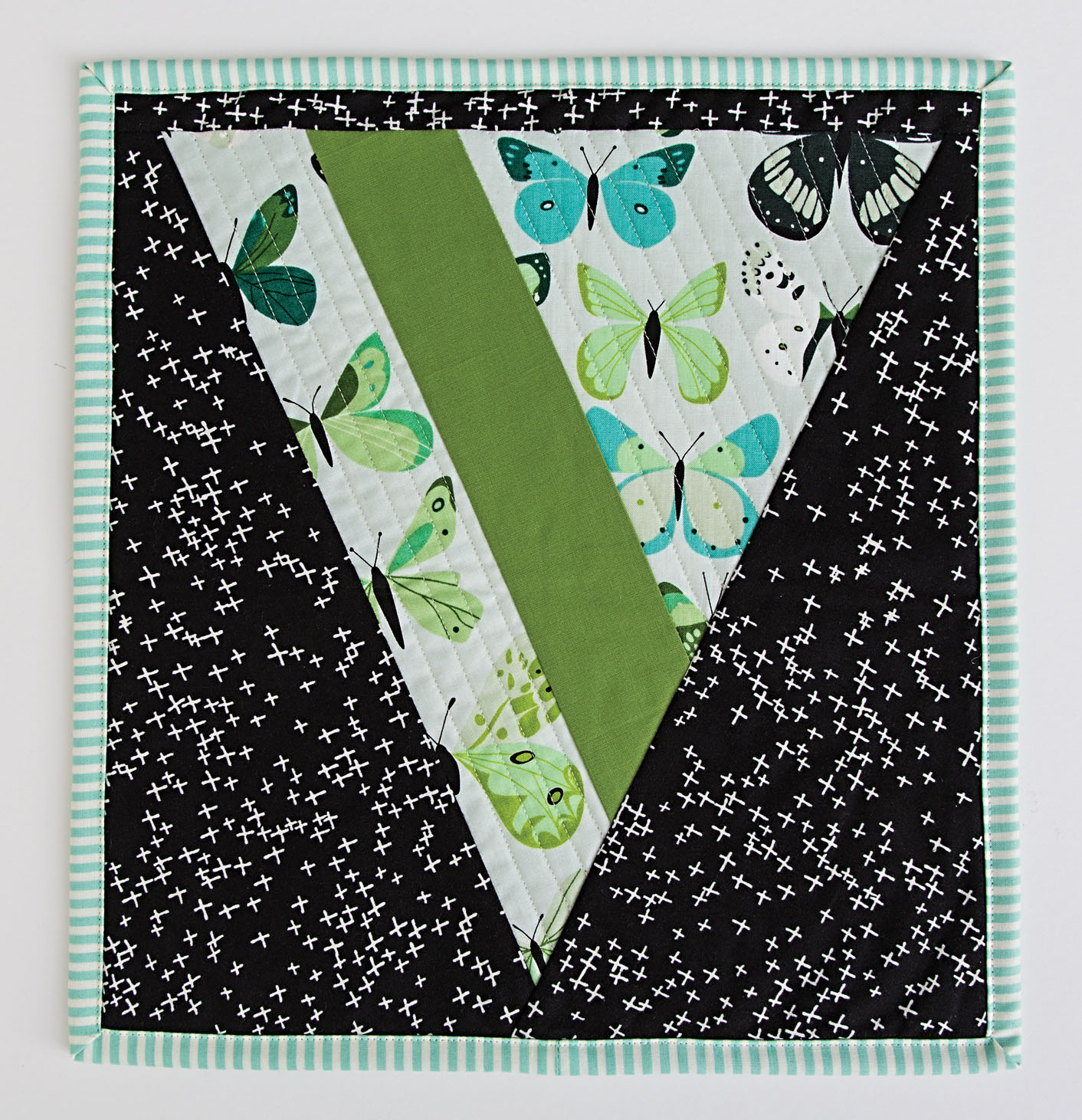 Fabric Mutt: Modern Triangle Quilts & Giveaway