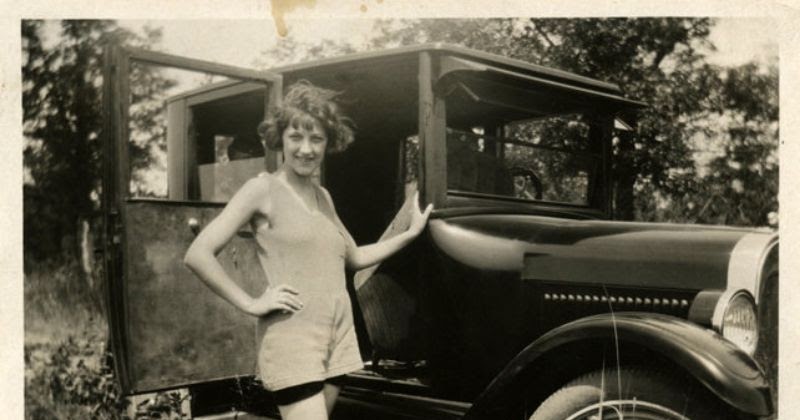 26 Charming Photos of Cool Girls Posing With Their Cars in the 1920s ...