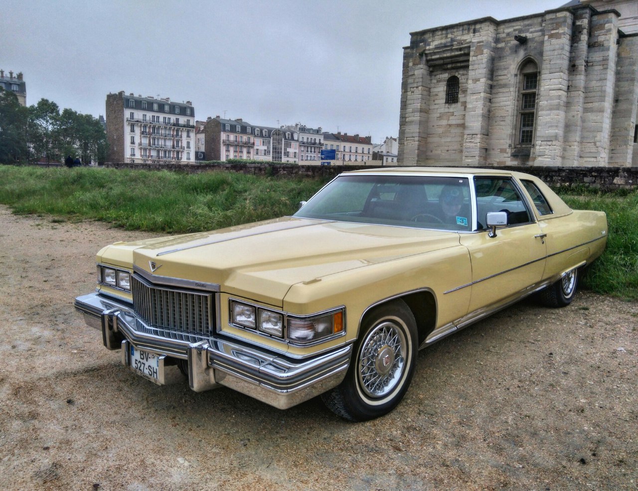 MAȘINI VECHI AMERICANE ÎN PARIS