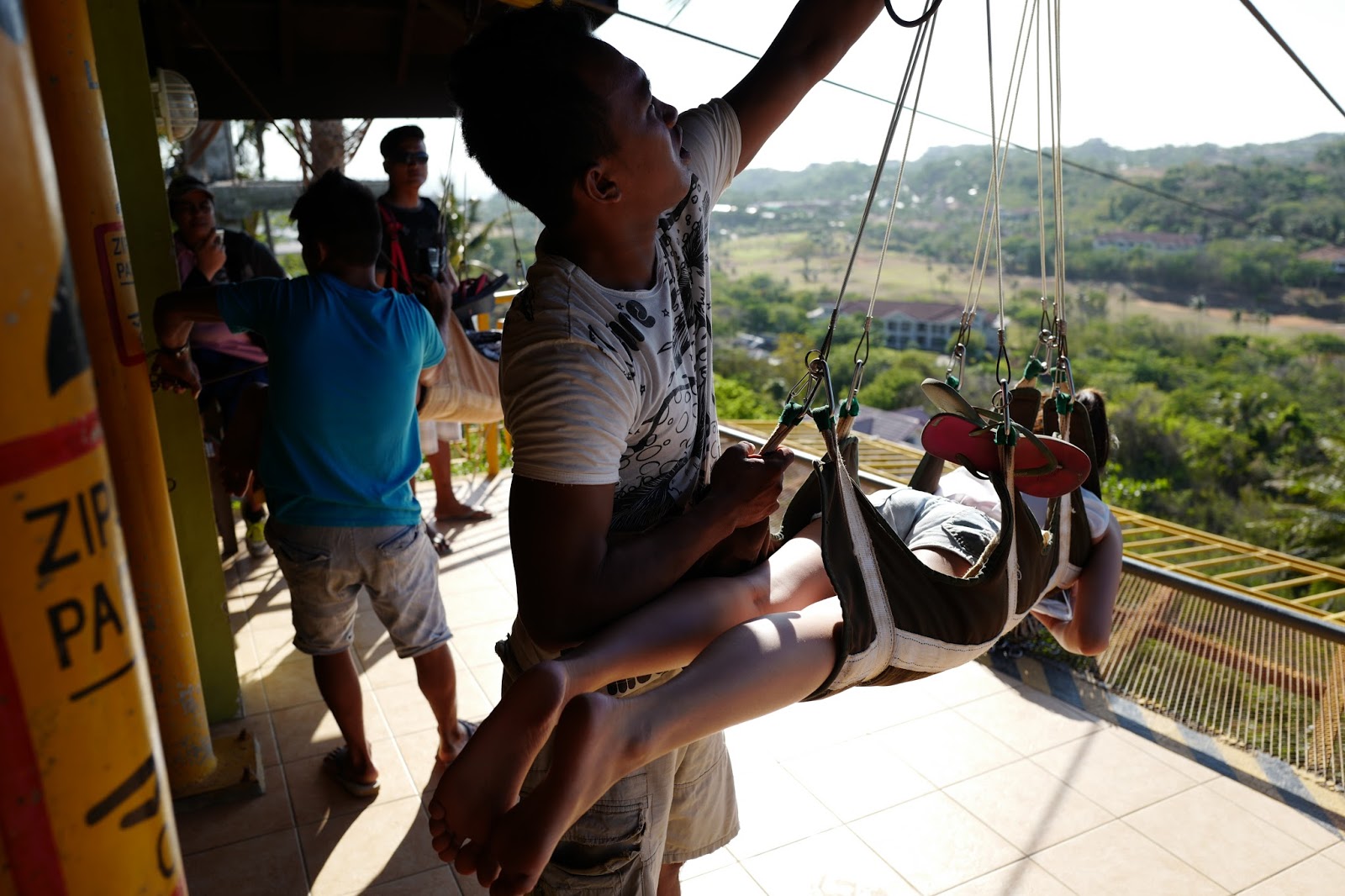 JE TunNel: HAPPY PLANET Zipline & Cable Car~ Fly with Your Buddy!