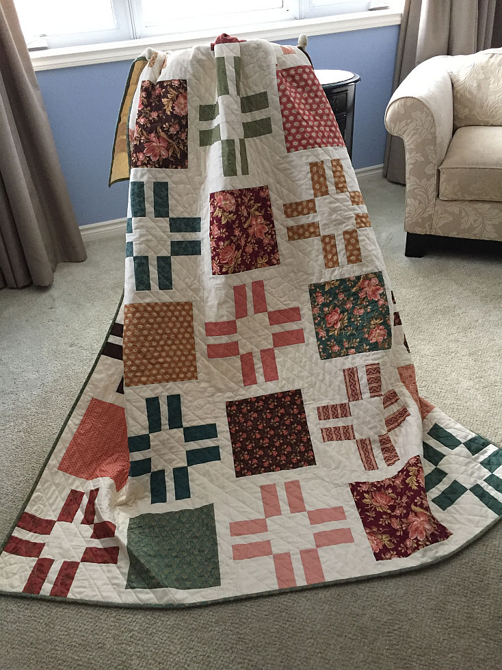 Mrs Sew n' sew: Layer Cake Custard Quilt