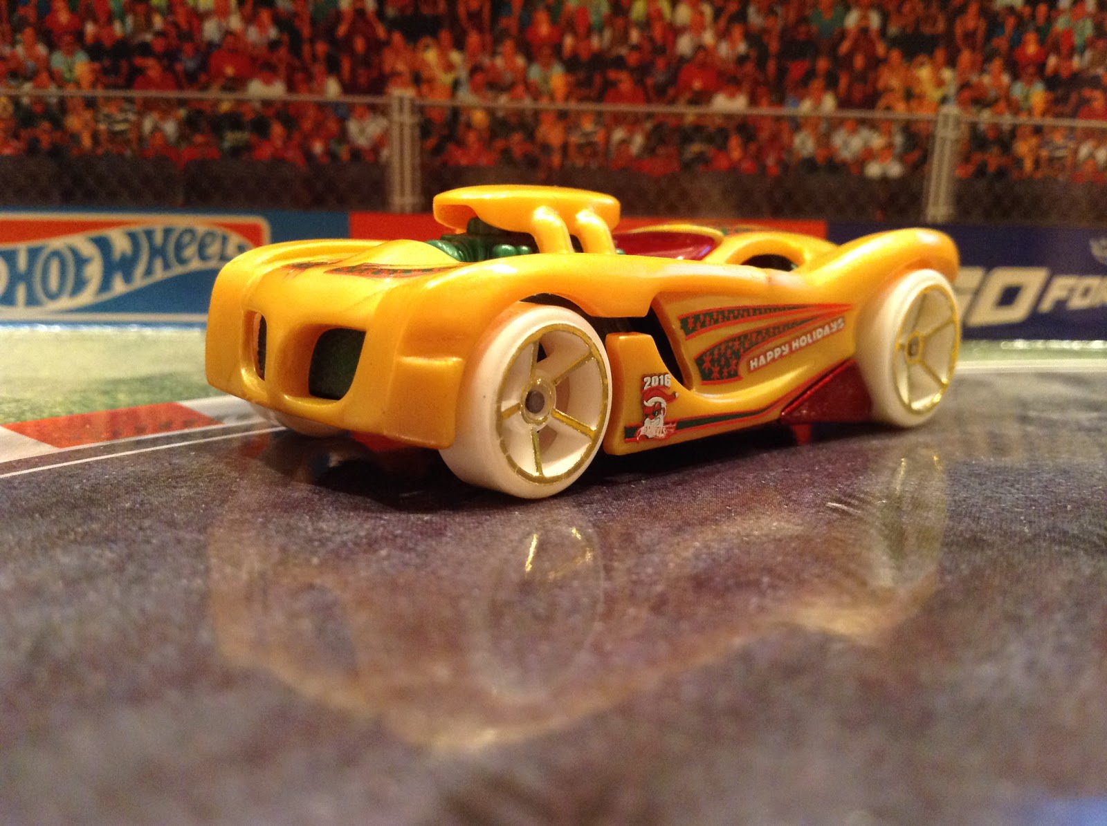 JULIAN'S HOT WHEELS BLOG: 16 Angels (2017 Holiday Racers - 2016 Christmas)
