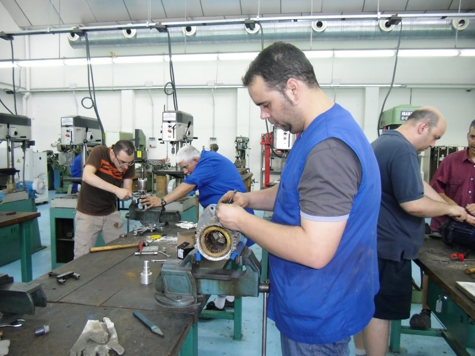 ELECTROMECANICO DE MANTENIMIENTO INDUSTRIAL: REPARACIÓN Y MANTENIMIENTO ... ELECTROMECANICO DE MANTENIMIENTO INDUSTRIAL: REPARACIÓN Y MANTENIMIENTO ...