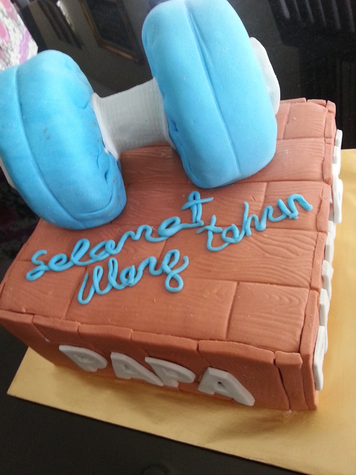 Zeti Hot Oven: 365 Hot Oven - Dumbbell Cake