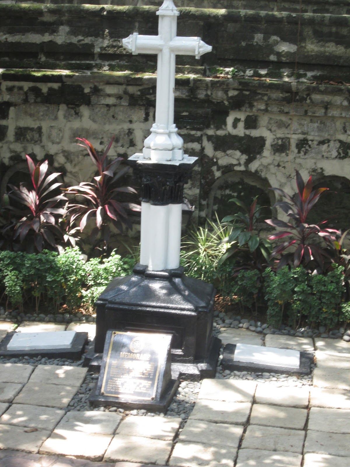 Historical Landmarks In Paco Manila, Philippines: Paco Park (Cemetery)