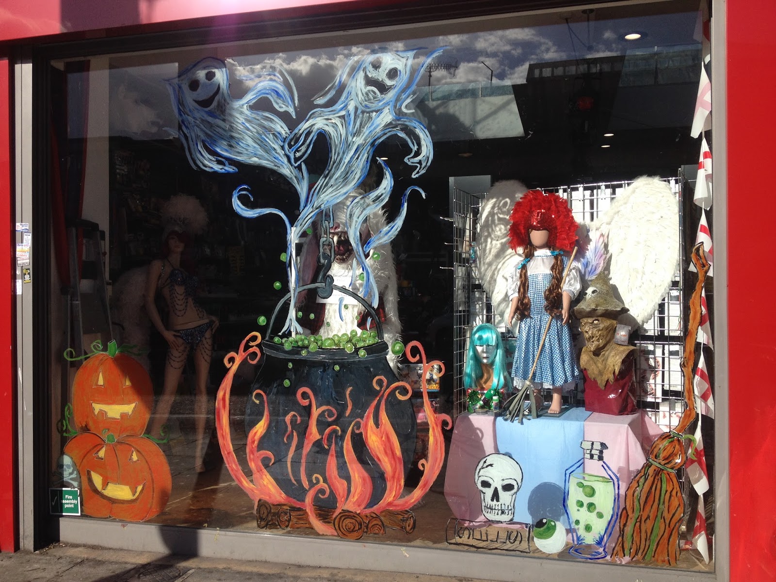 Visual Merchandising 101: Escapade Windows