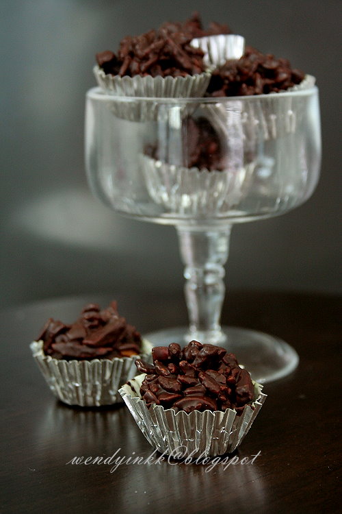 Table for 2.... or more: Almond Rocher - Nutty Treats #4