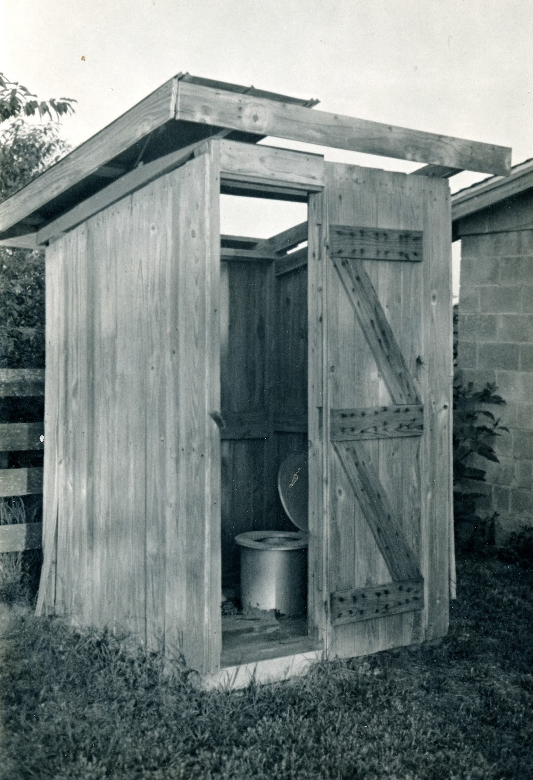 IMAGES OF OUR PAST - OPEN AIR OUTHOUSE - LAURENS COUNTY, GEORGIA, PHOTO ...