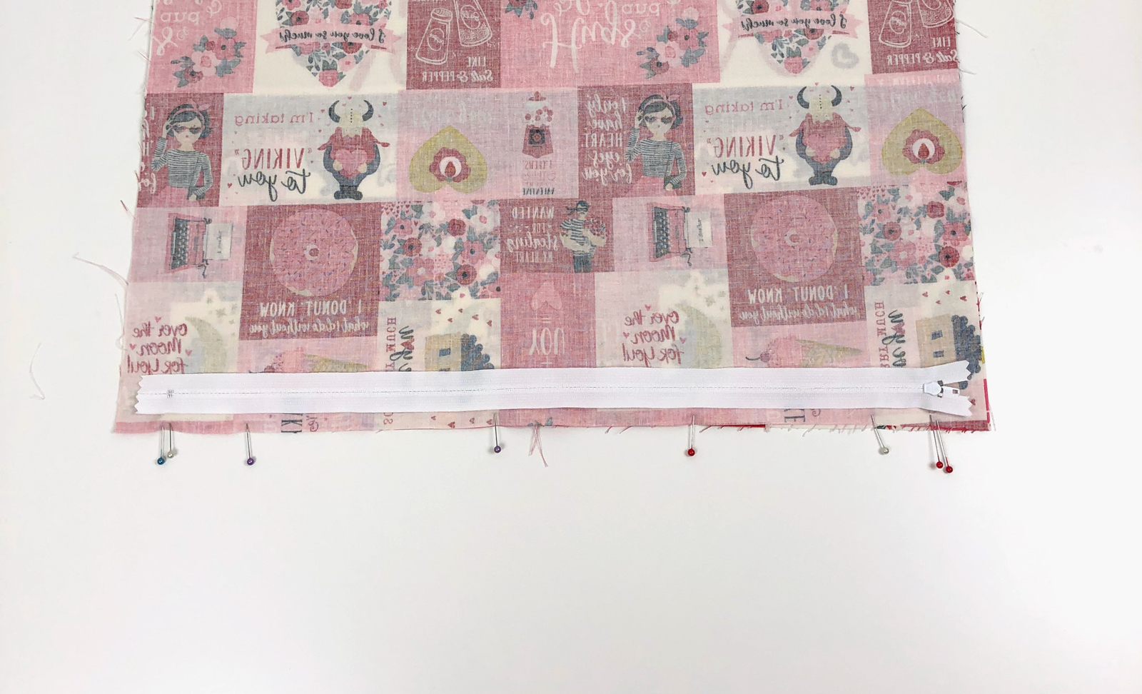 Pillow Cover with Invisible Seam Zipper Tutorial - Ameroonie Designs