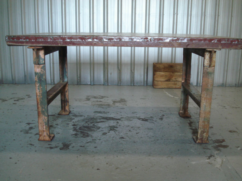 Nook Vintage: Cast Iron Table