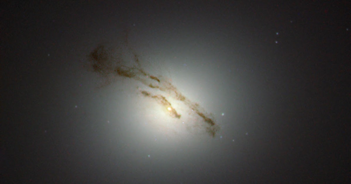 Elliptical Galaxy Messier 84 | Earth Blog
