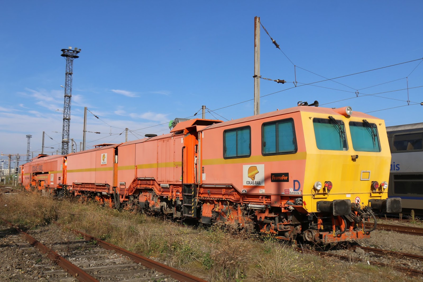 LA PASSION DU TRAIN: Bourreuse Colas Rail 109-3X Dynamic à Hazebrouck
