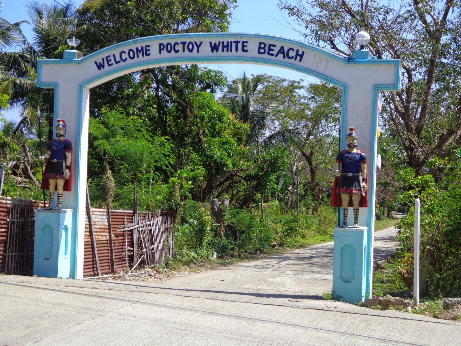 Marinduque Chronicles: Poctoy White Beach - The Wandering Juan