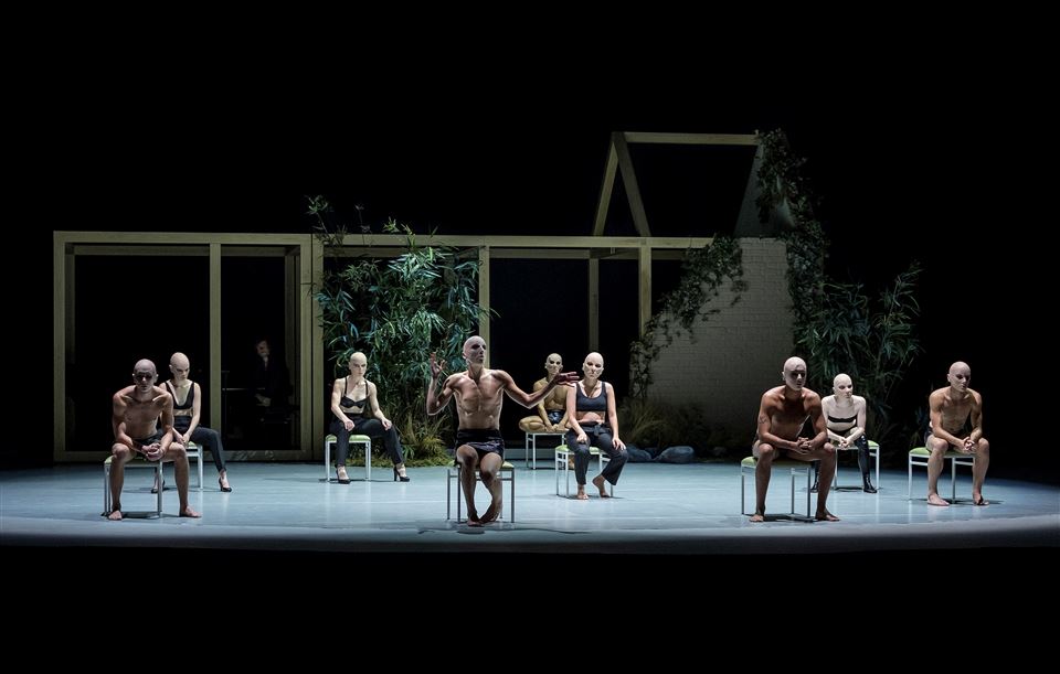 Teaterkritik: SAFE – slår Bergmans verk med hästlängder