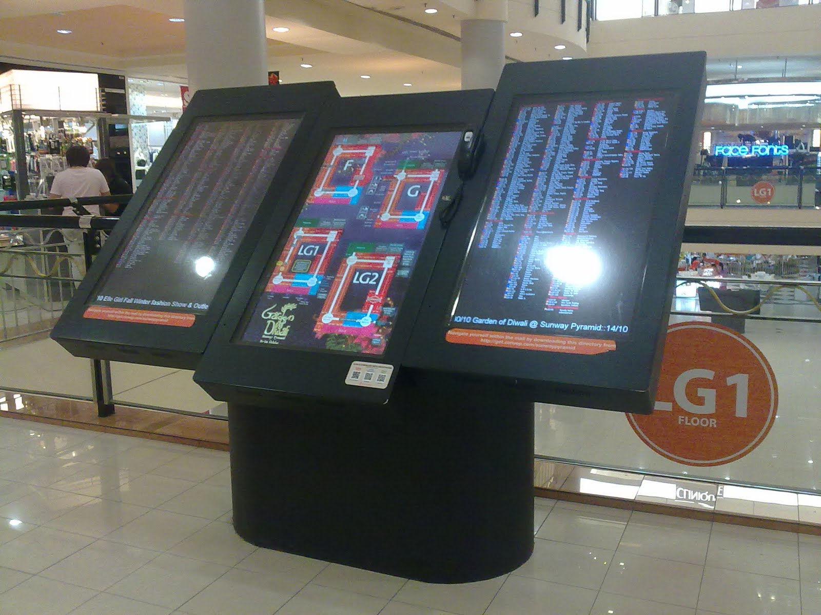 Environmental Design: Sunway Pyramid Information Kiosk