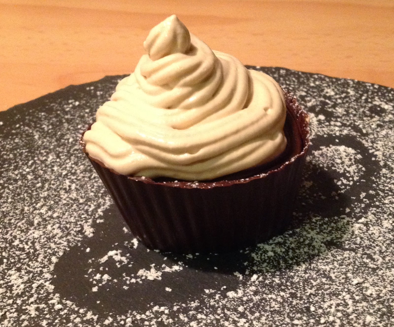 Gourmande mais pas trop...: Mousse chocolat et chantilly au café