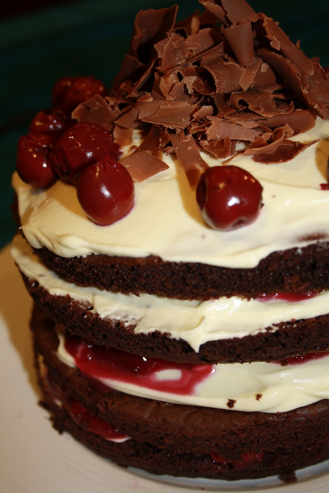 Xx emazingly sweet xX: Recipe: Black Forest Chocolate Fudge Cake