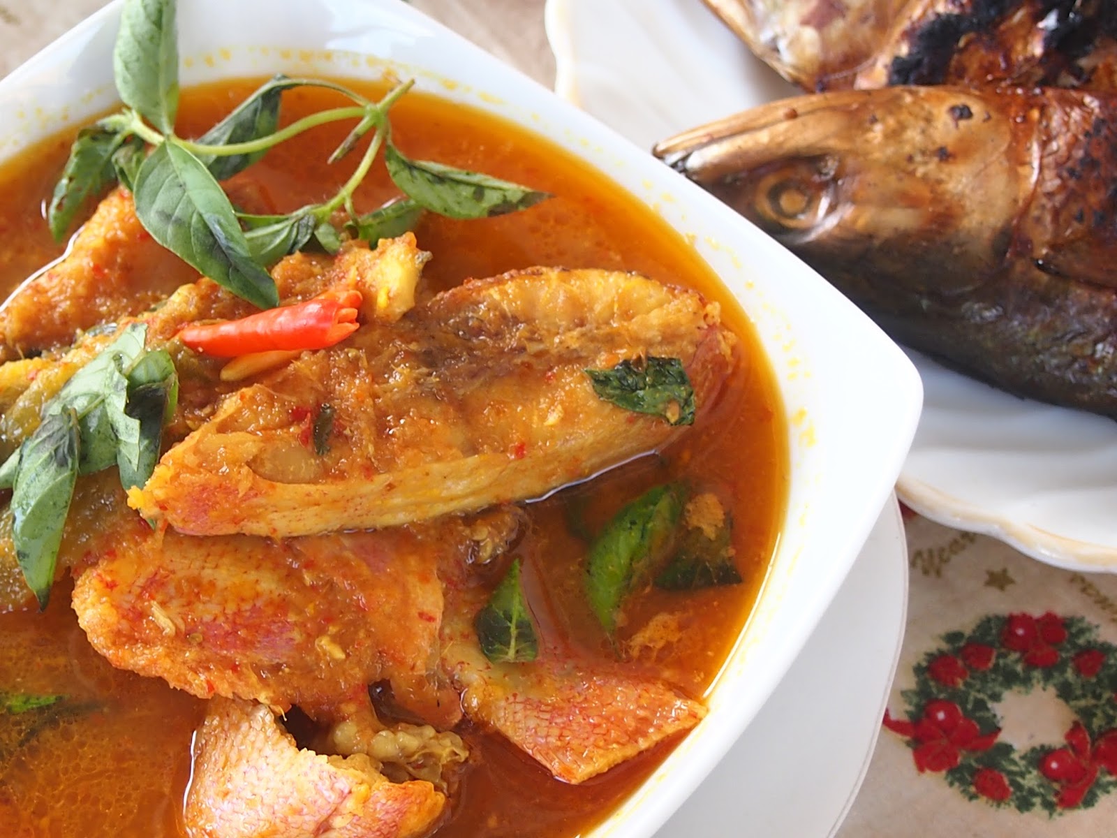 Panen Sagu dan Nikmatnya Papeda di Maluku | Sharing Books Library