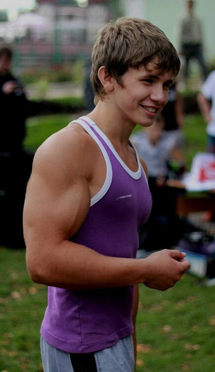 the beauty of male muscle: young & buff