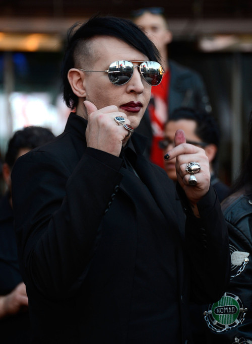 WE ARE CHAOS - A Marilyn Manson Blog O O O O O: Oizo estrena cancion ...